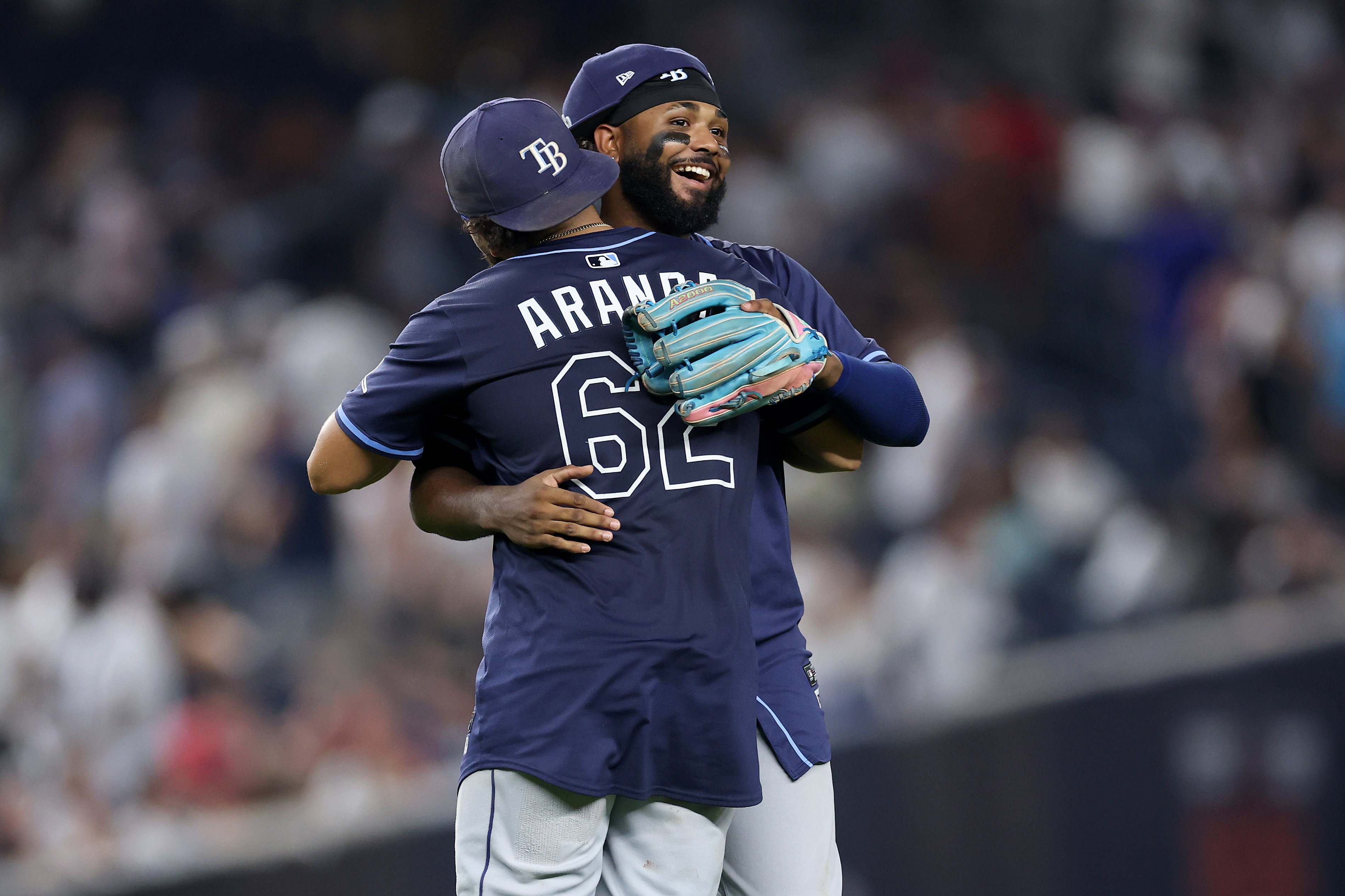 All-Star Leaves Yankees-Rays Game With Injury After Scary Collision