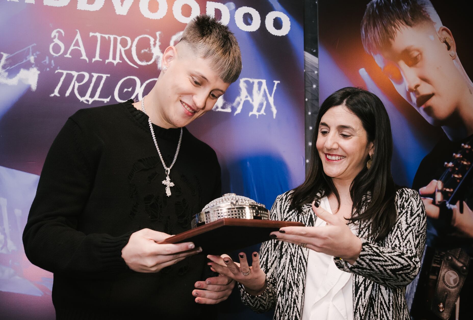 Kidd Voodoo recibe reconocimiento por su récord de shows en Movistar Arena