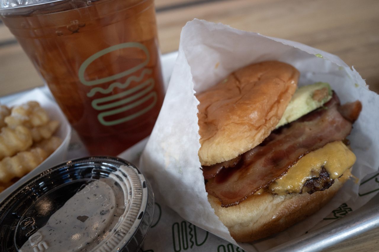 Shake Shack’s quarterly sales hurt by inclement weather