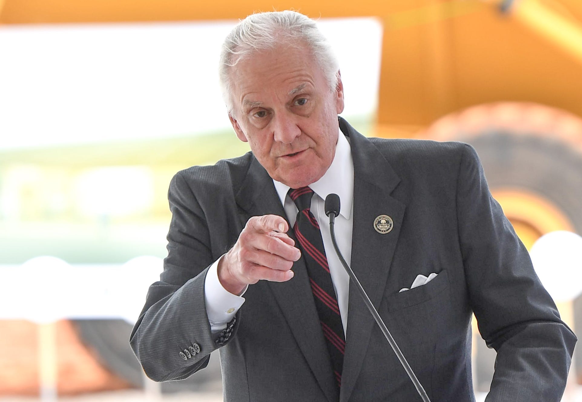 Gov McMaster signs hands free bill into law