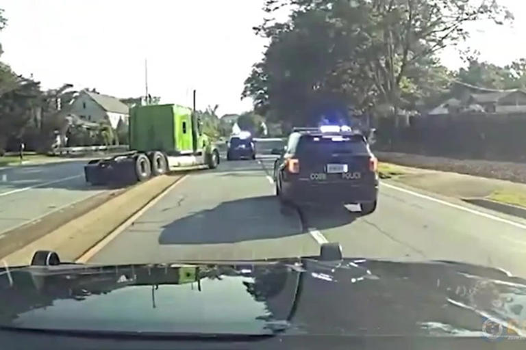 Semi truck driver takes cops on wild wrong-way chase before crashing ...