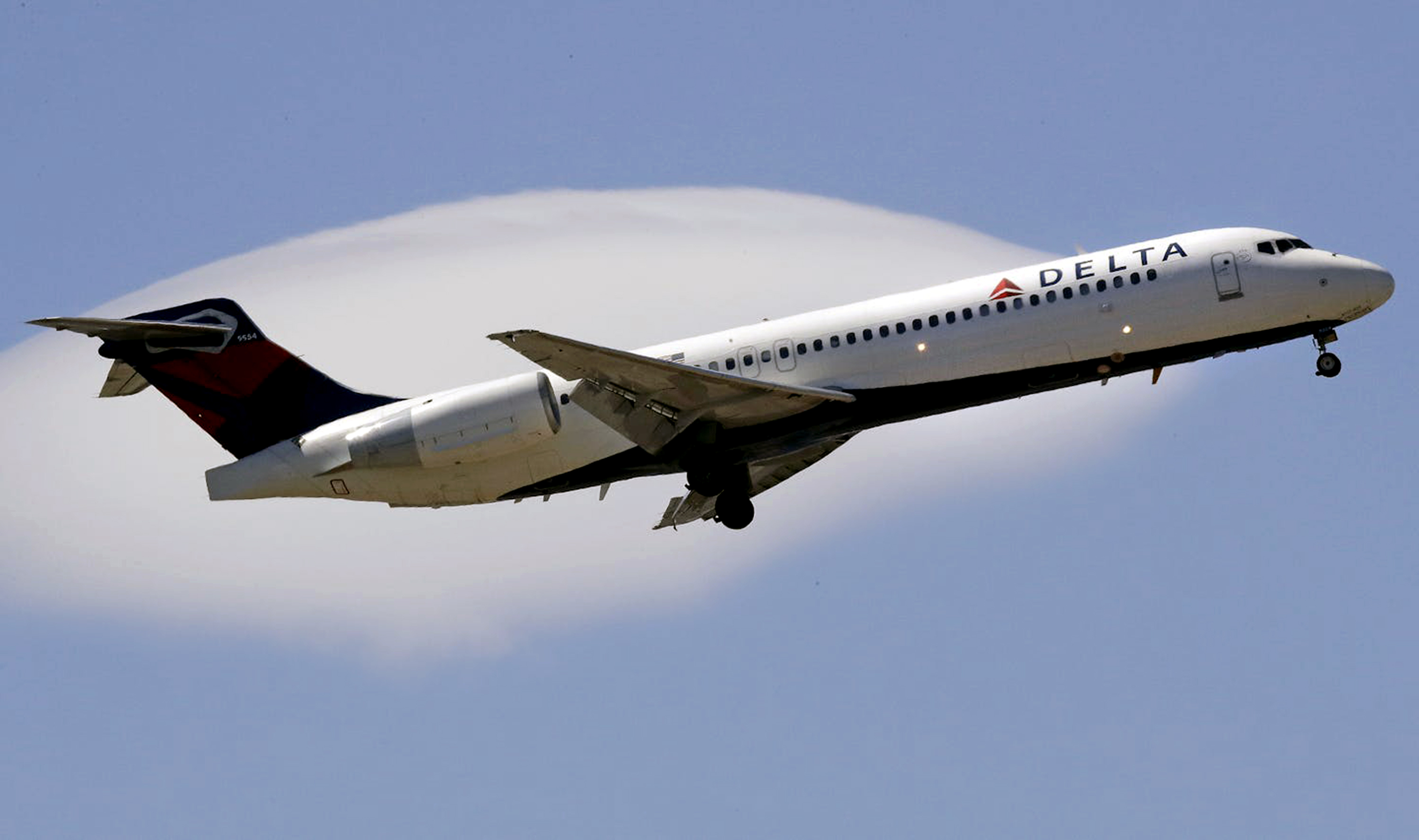 Dozens injured as Delta flight hits turbulence at 37,000 feet, diverts ...