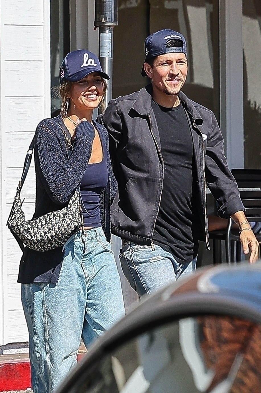 Jessica Alba and new beau Danny Ramirez can’t keep their hands off each ...