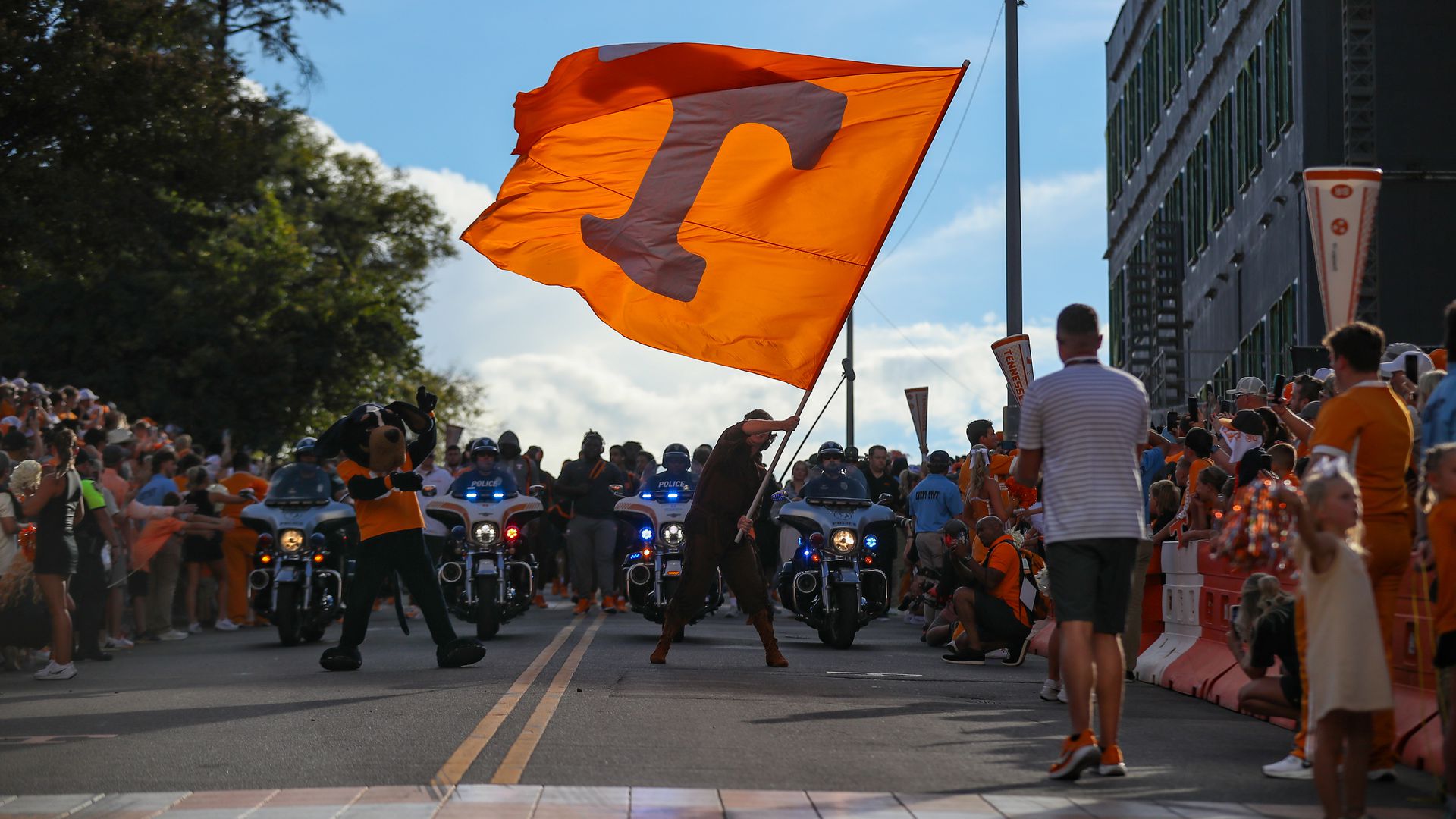 Five-star athlete Salesi Moa commits to Tennessee over Utah