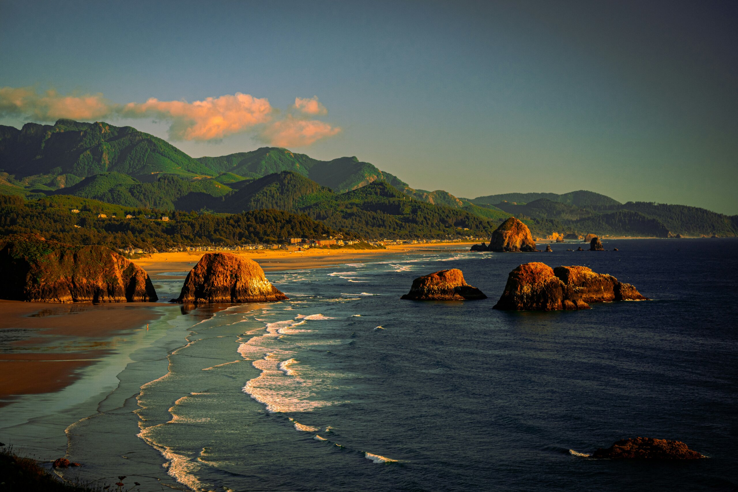 Hidden Coastal Gems: The Most Beautiful Seaside Towns in the U.S.