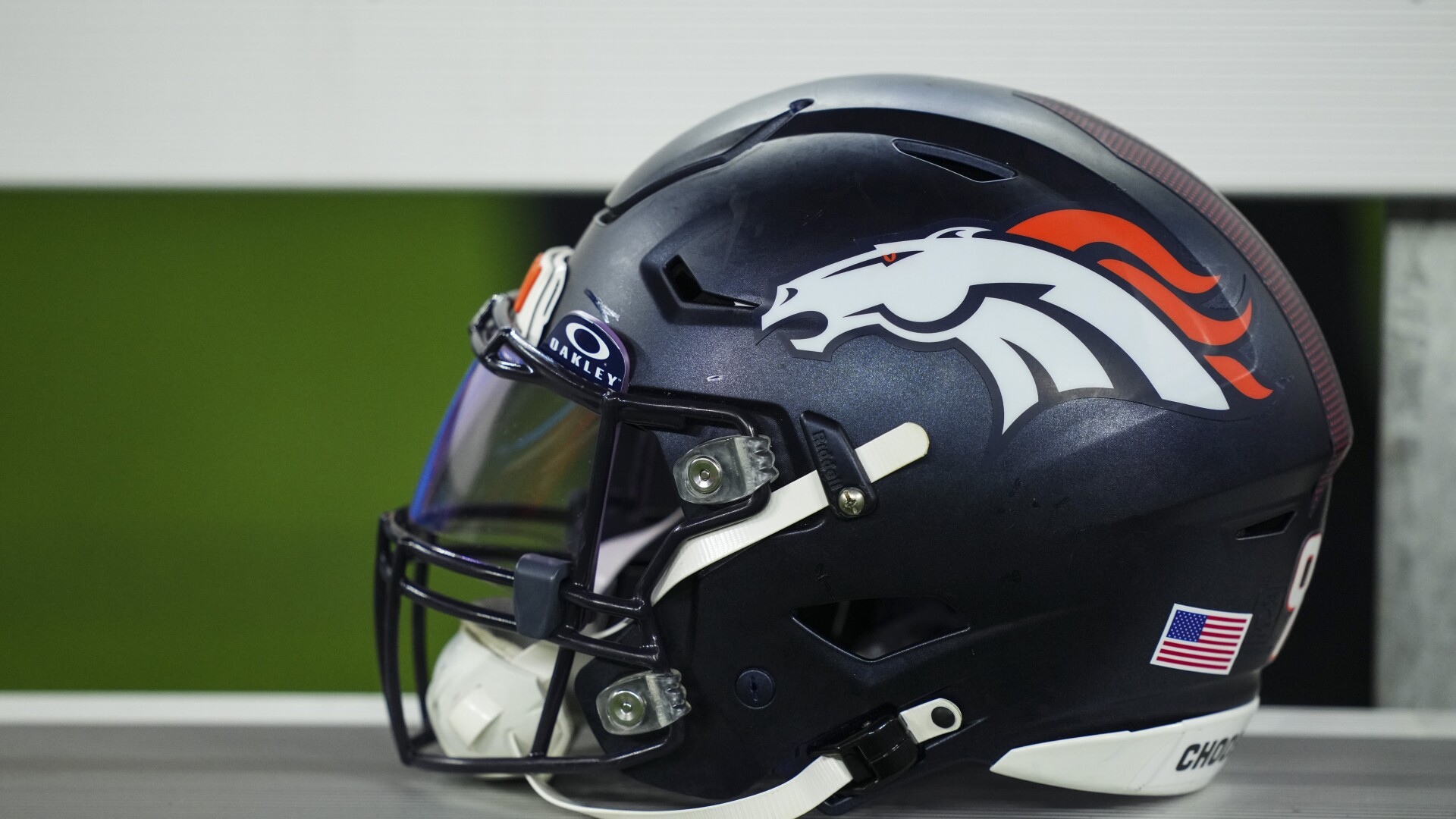 Broncos sign LB Garrett Nelson, place LB Johnny Walker on IR