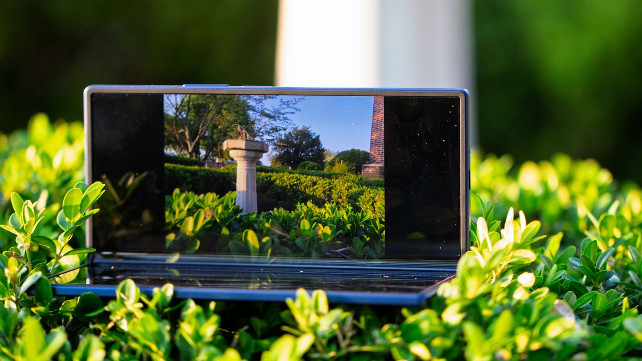 Samsung puts a spotlight on the Galaxy Z Fold 7's long-awaited camera ...
