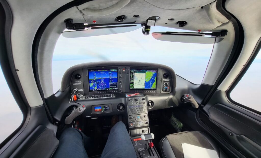 This 2021 Cirrus SR22 G1 Combines High-Tech Safety With Sleek Carbon ...