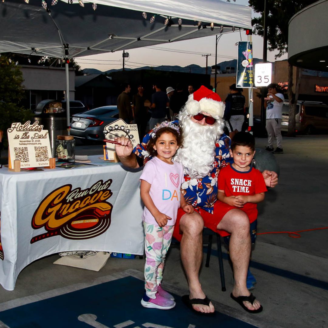 Santa Claus Makes Surprise Summer Visit to Announce Holiday in the Park ...