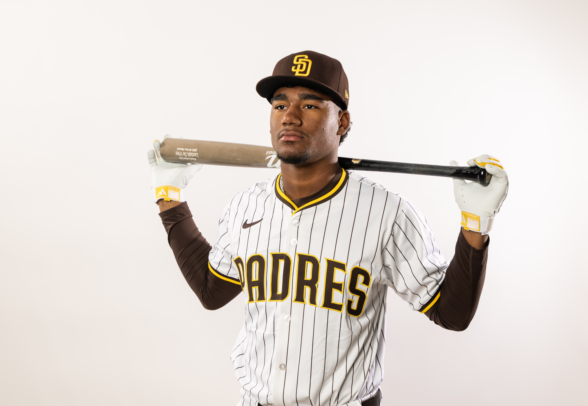 Padres trade their top overall prospect for All-Star reliever