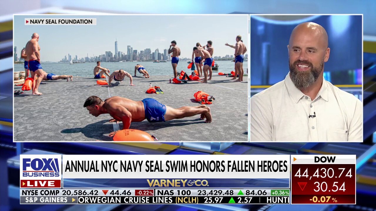 NFL legend honors fallen Navy SEALS with annual NYC swim