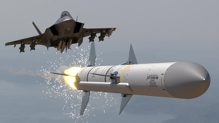 The Two Air-to-Air Missiles the US Air Force Can’t Live Without
