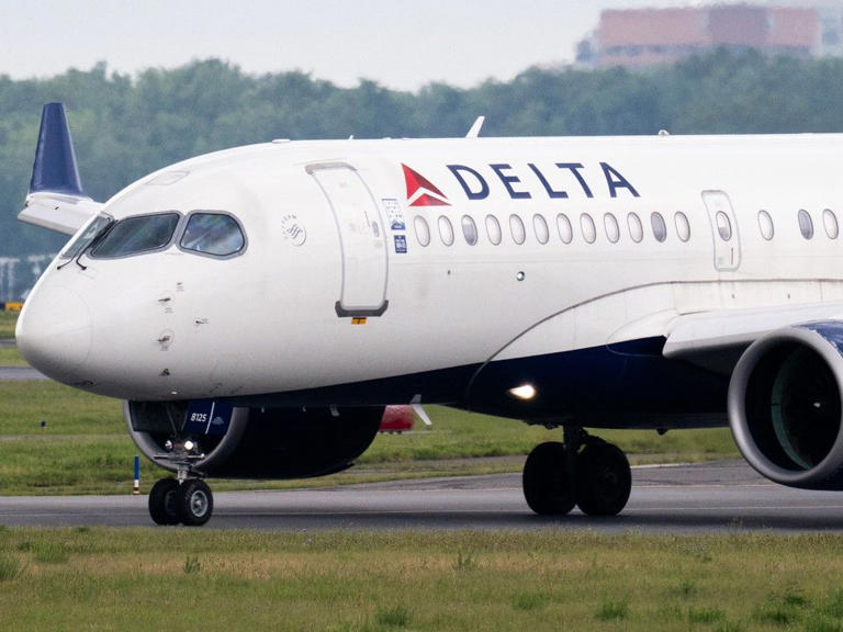 'They hit the ceiling': Delta flight forced to land after turbulence ...