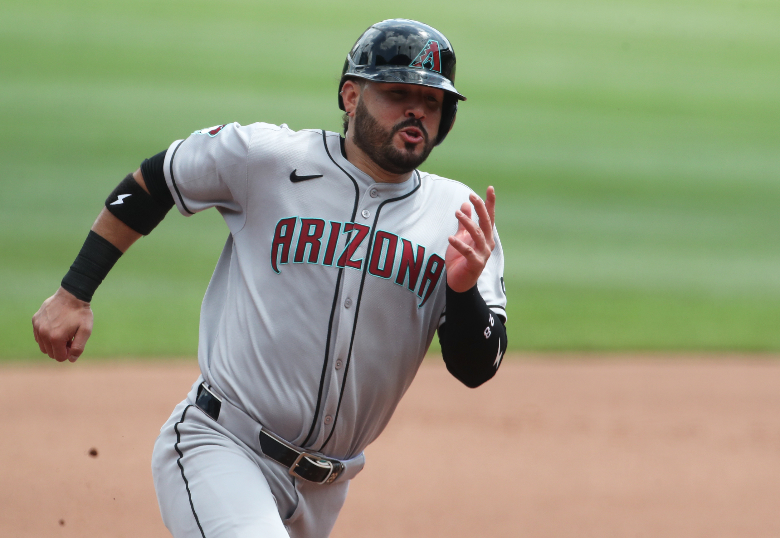 Diamondbacks Third Baseman Eugenio Suarez to Officially Become a ...