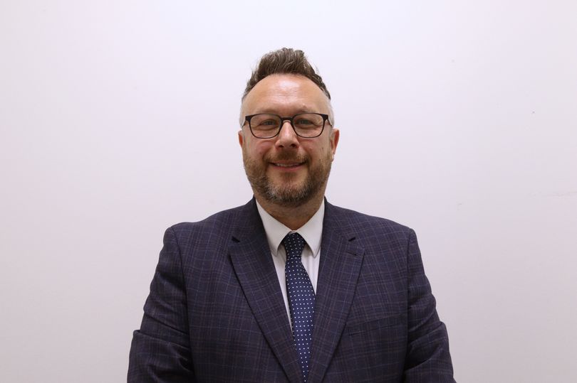Ex-Walsall Council leader quits politics after 'intimidation' amid ...