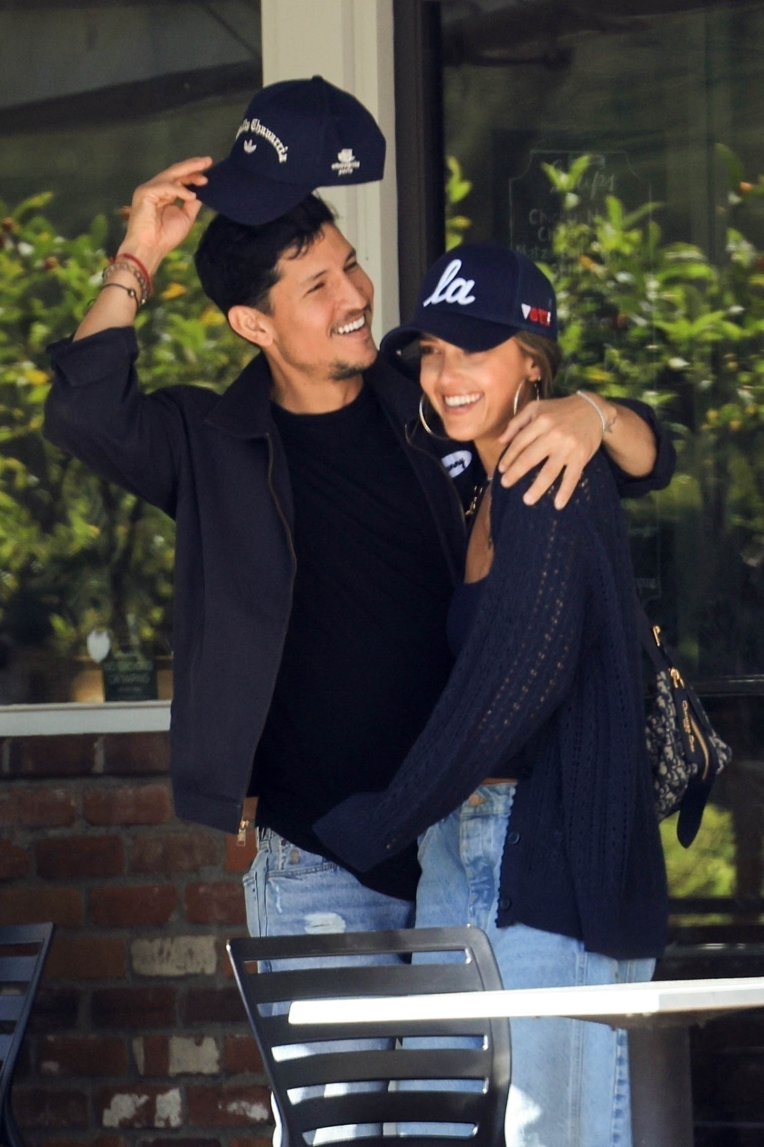 Jessica Alba and new beau Danny Ramirez can’t keep their hands off each ...
