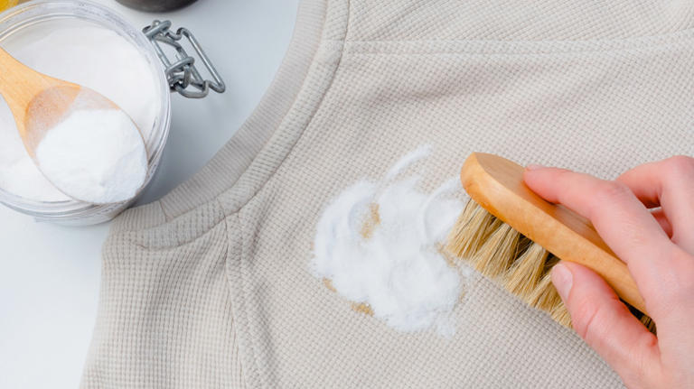 Remove Stubborn Grease Stains With Two Simple Household Ingredients