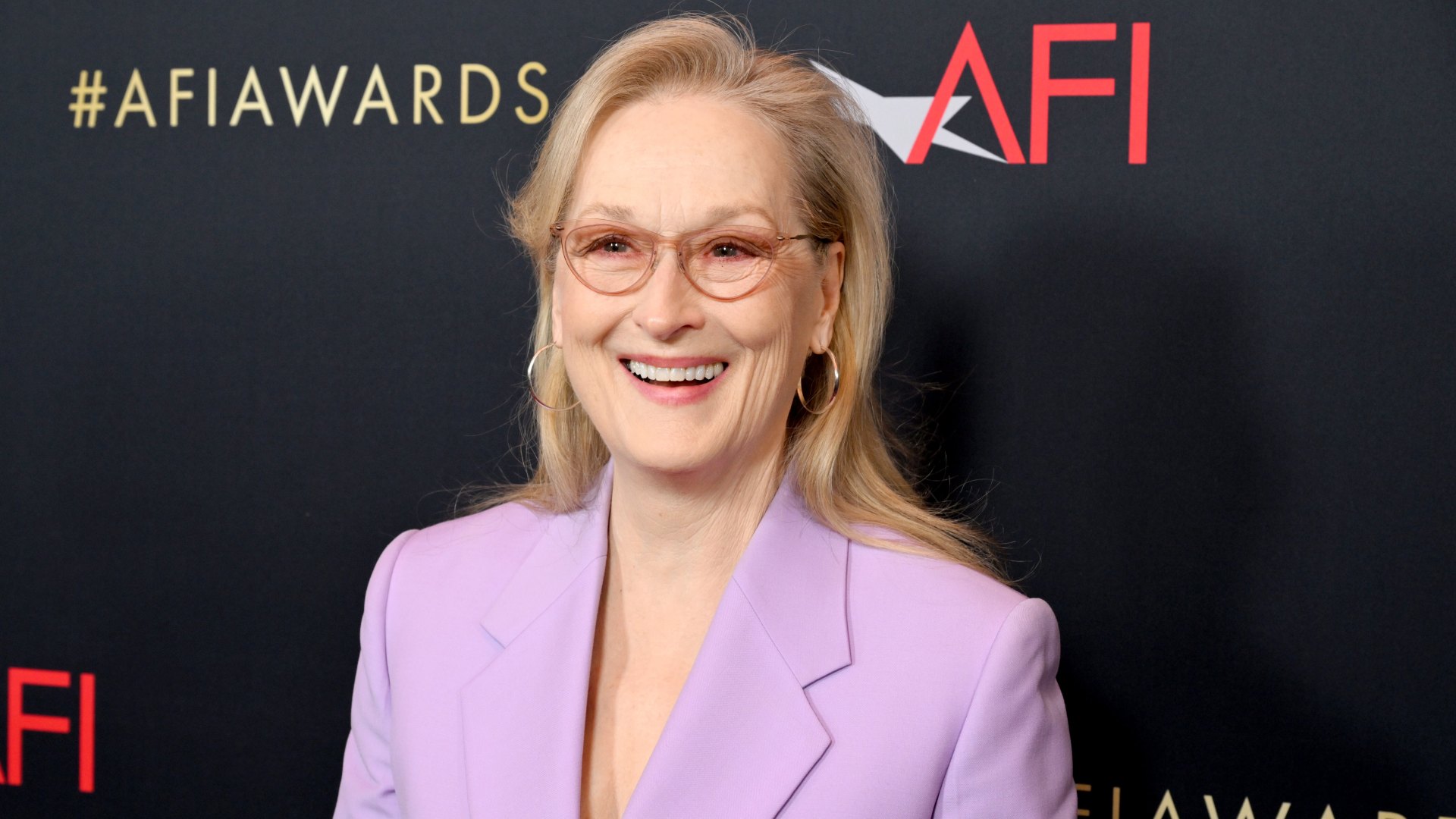 Meryl Streep's Trench Coat Gives Editor-in-Chief Vibes - Get the Look ...