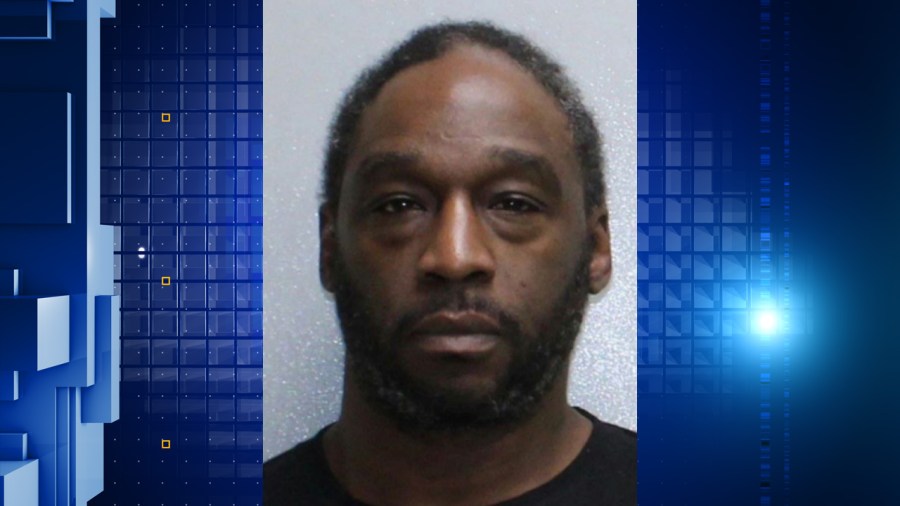 ‘Habitual criminal’ arrested on gun charges in Freeport