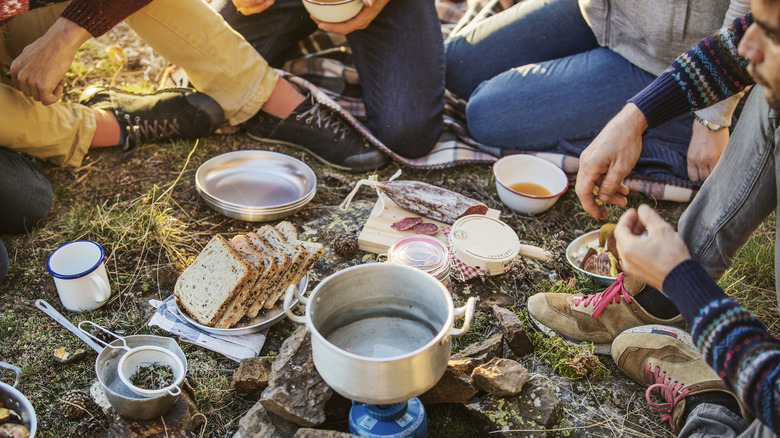 A Handy And Helpful Guide To Cooking While Camping