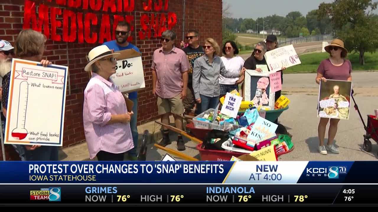Iowa protestors rally against SNAP cuts near Statehouse