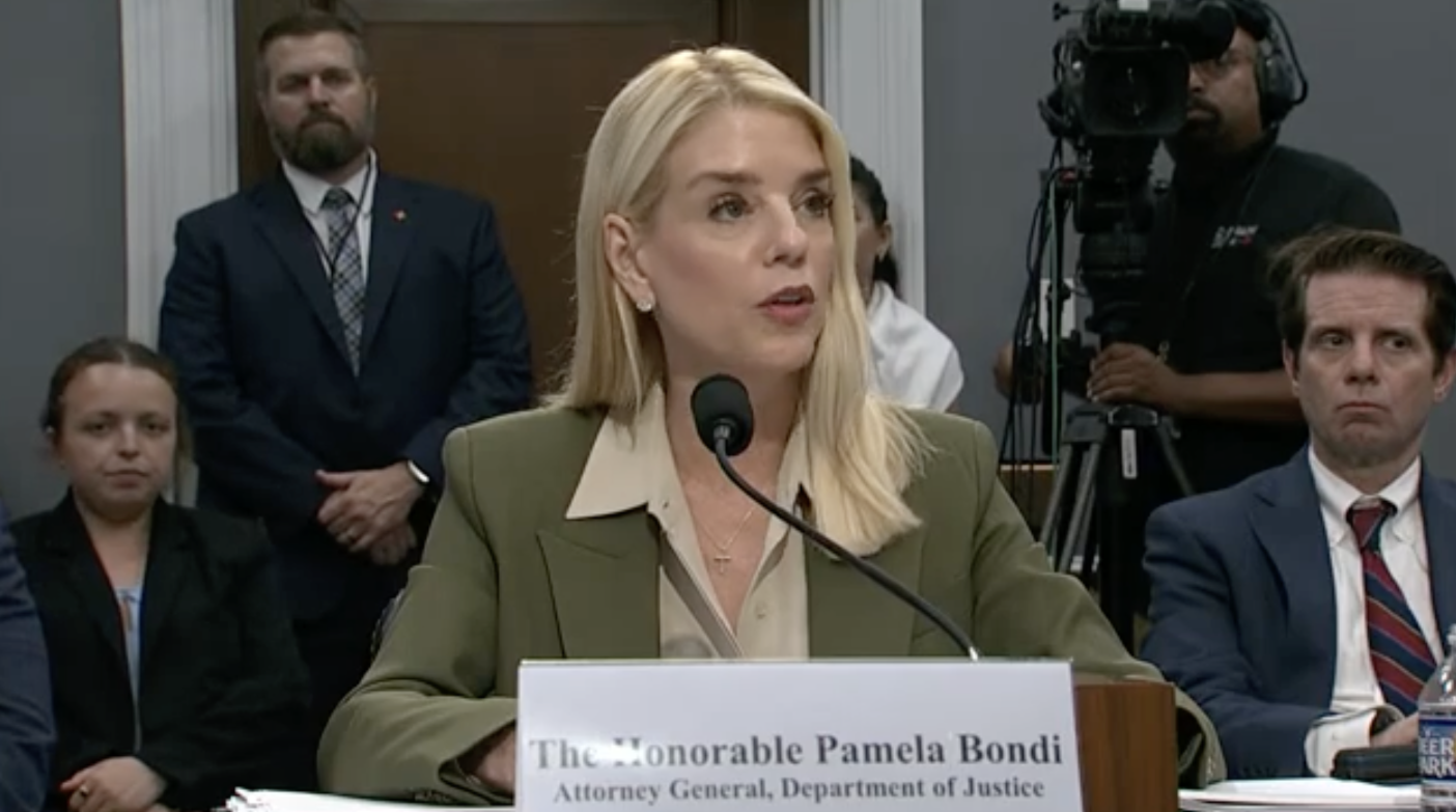 'I'm Sorry, I'm Not Familiar': Remembering When Pam Bondi Disgraced ...