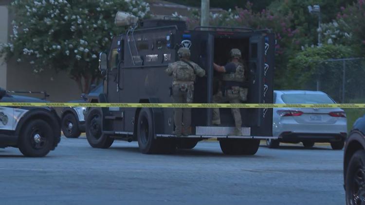 Suspect taken into custody after barricade at Greensboro motel: Police