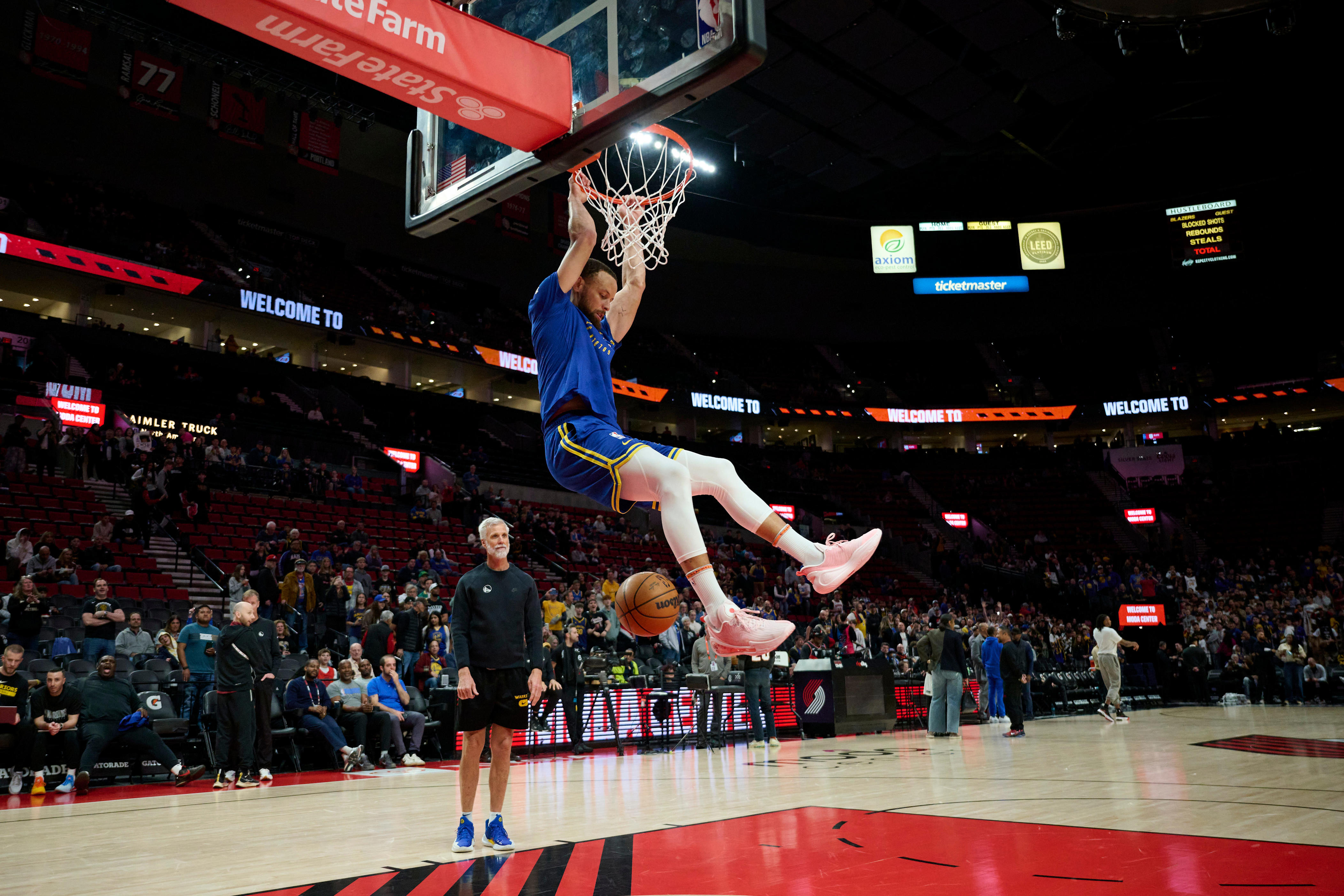 Golden State Warriors release Stephen Curry career dunks highlight package