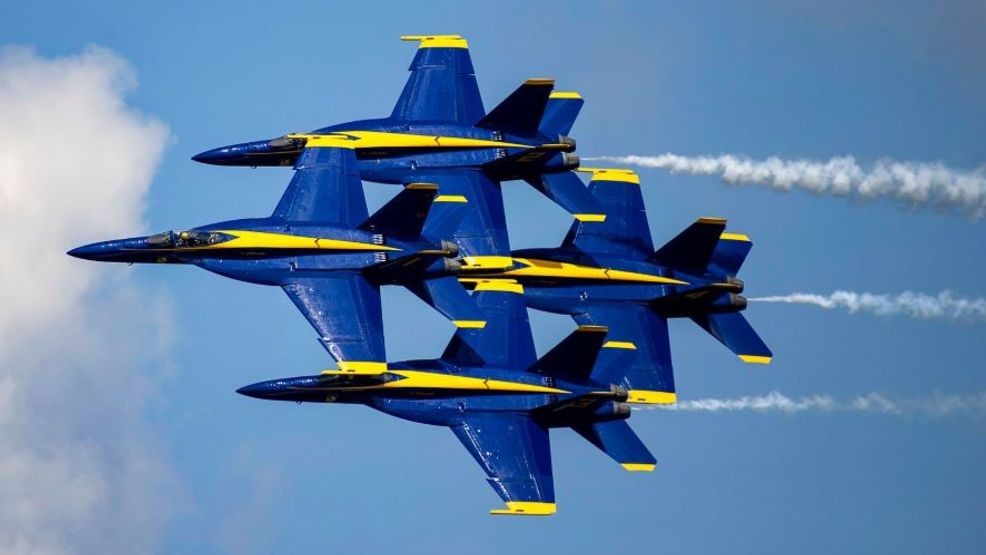 Blue Angels dazzle with precise flights over Lake Washington ahead of ...