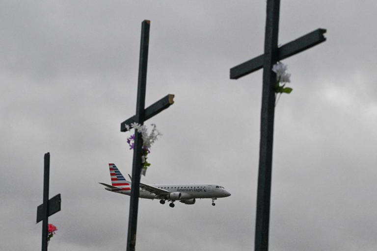 Air Traffic Controller Failed To Properly Alert Plane Before D.C. Crash ...