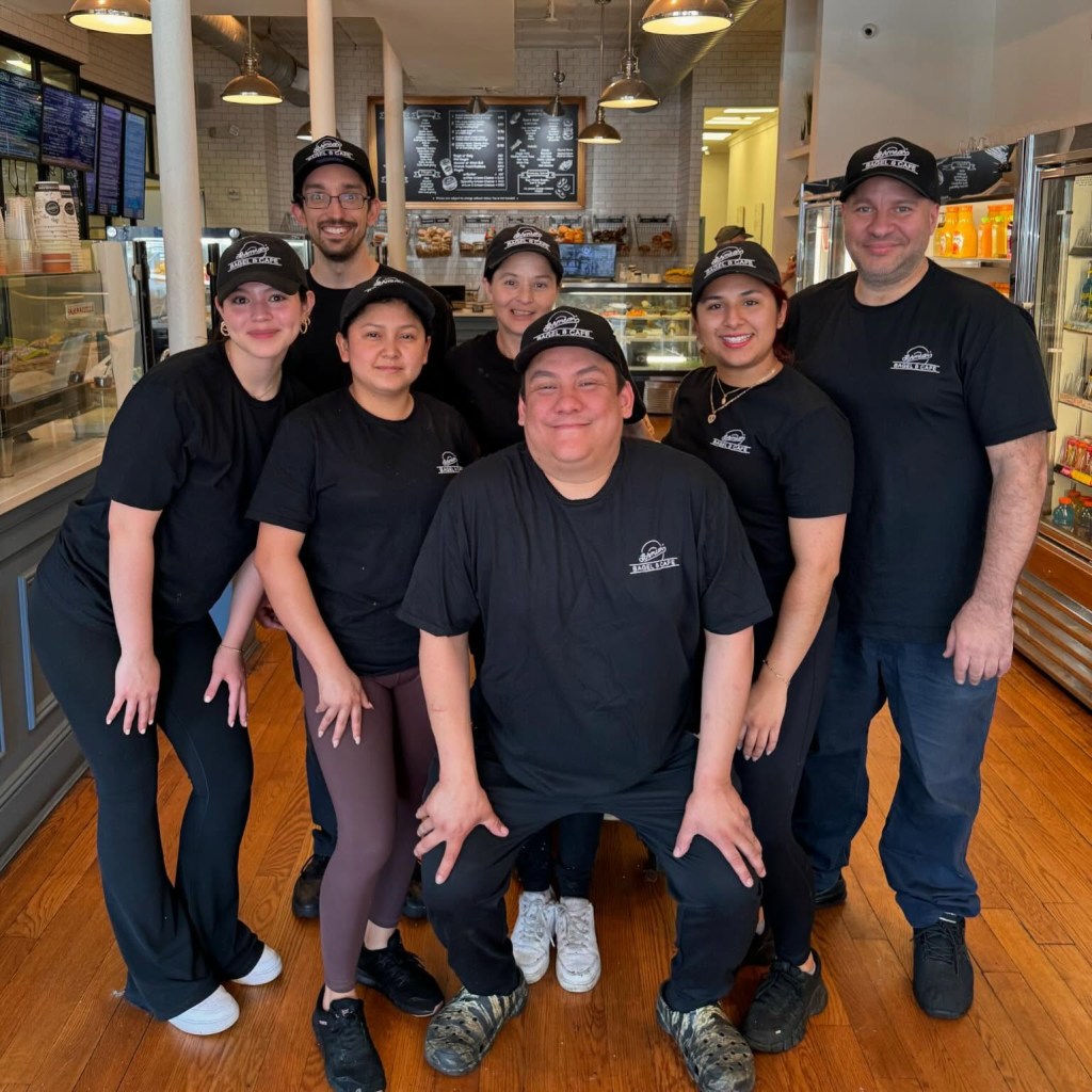 Chaos erupts after daughter of detained Long Island bagel boss breaks ...