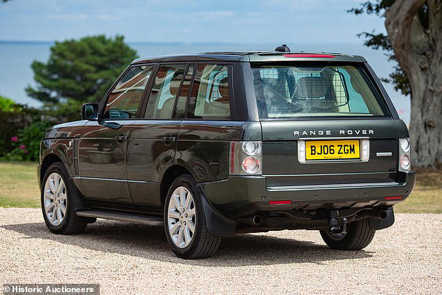 Late Queen Elizabeth II's personal supercharged Range Rover heading to ...