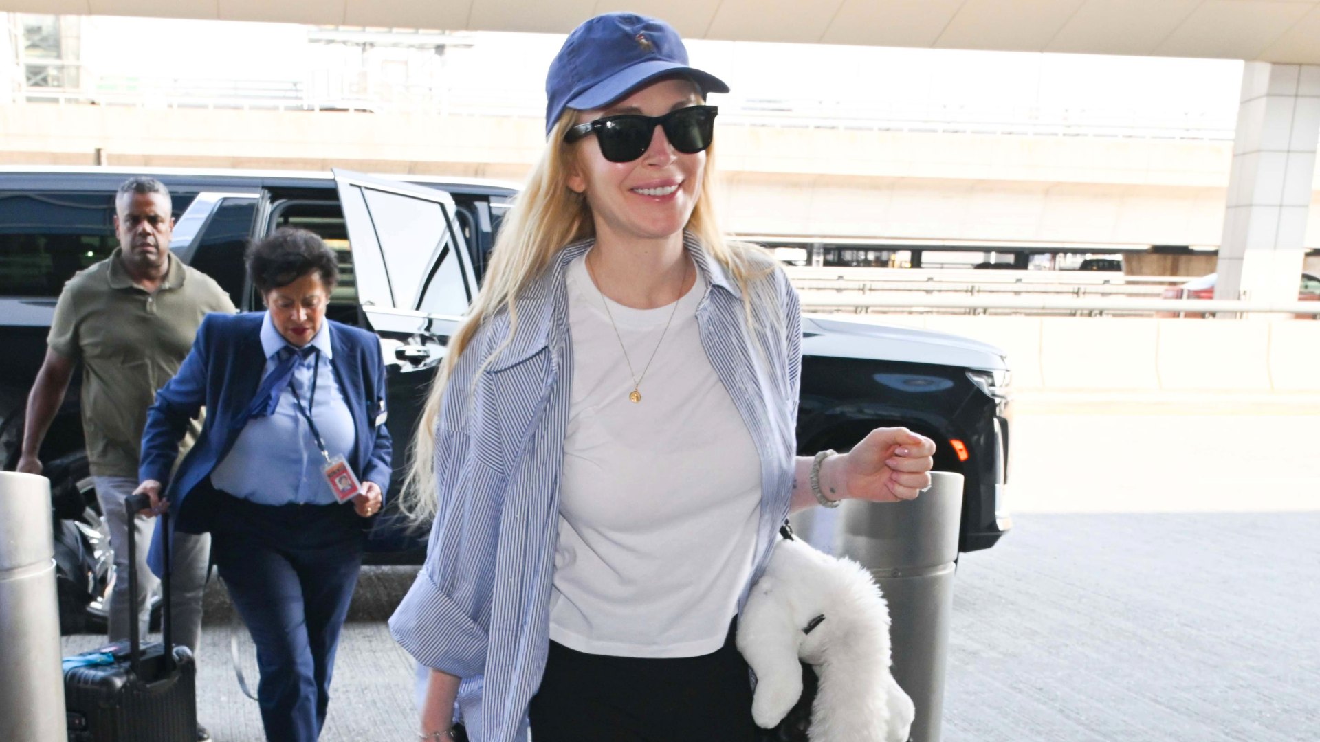 Lindsay Lohan's Button-Up Is a Rich Mom Airport Staple - The Look for $20