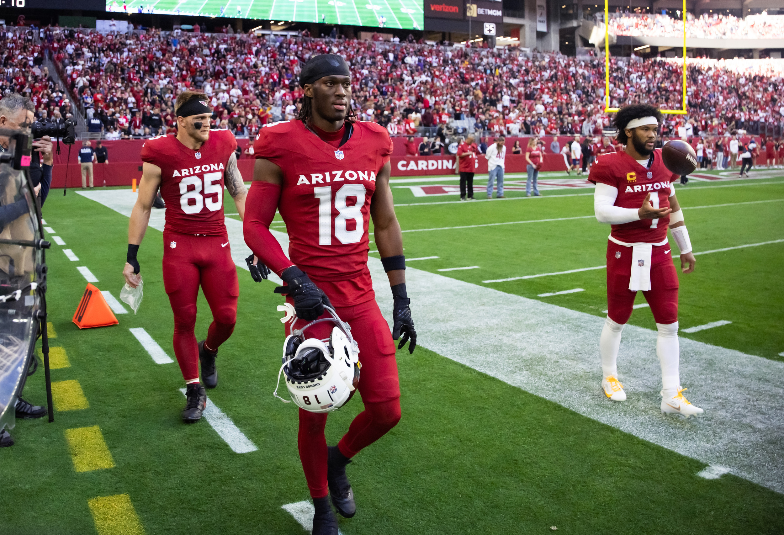 Cardinals star WR missed Thursday’s practice due to knee issue, is it ...