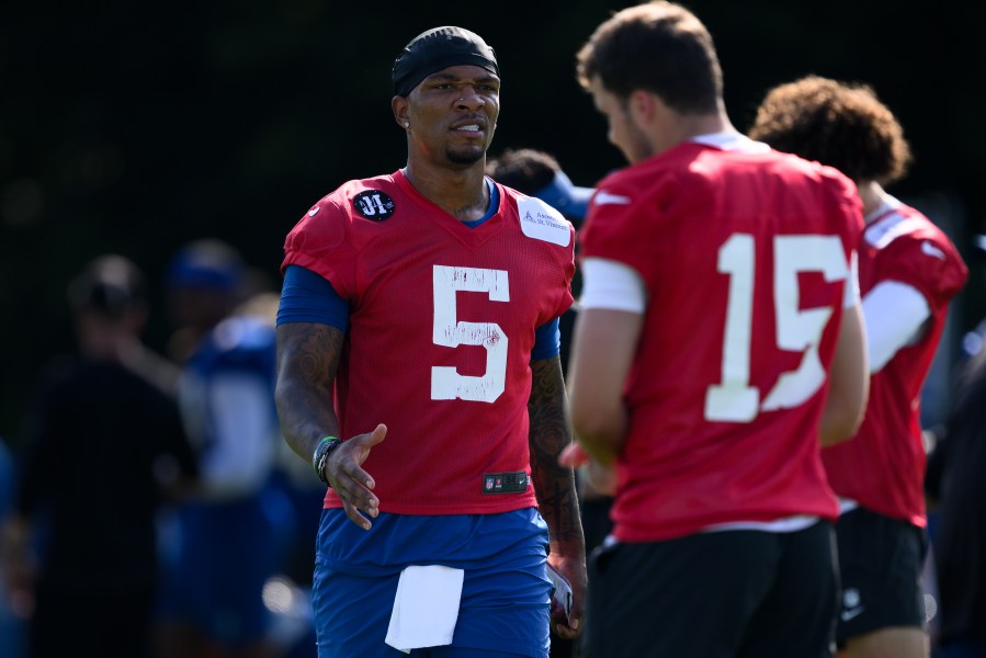 Anthony Richardson Sr., Daniel Jones shine for Colts under the lights