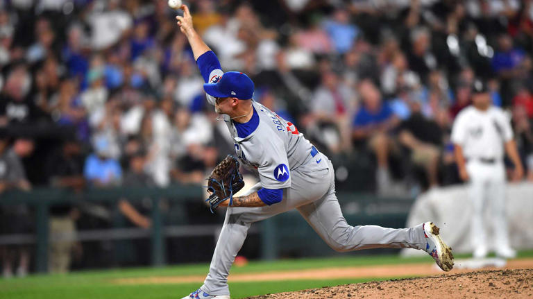 Cubs make immediate roster move after Taylor Rogers trade