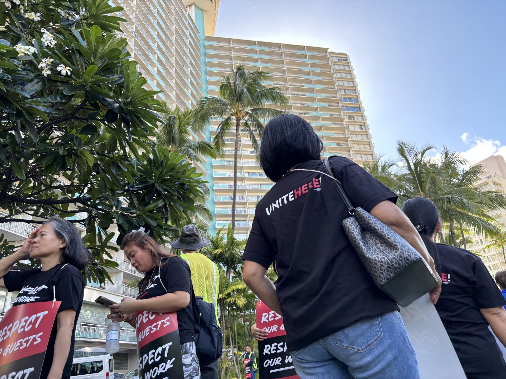 Union rallies for Ilikai Hotel workers ahead of possible strike