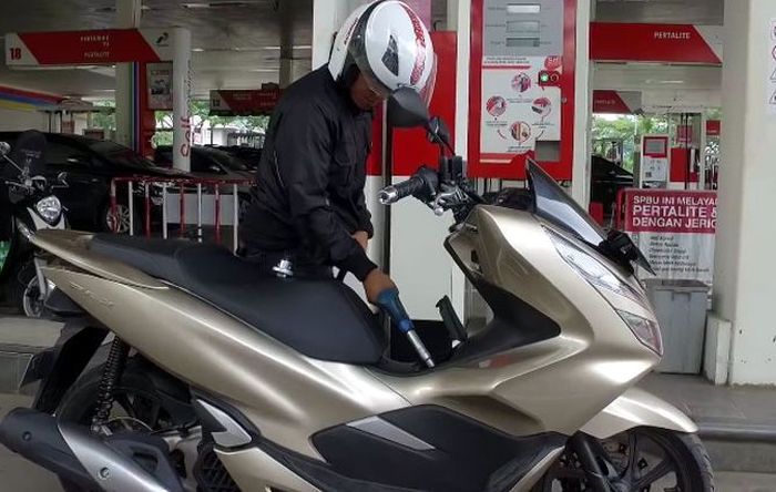 Harga Pertamax Turun, Siapkan Uang Segini Isi Full Tank Honda PCX 160