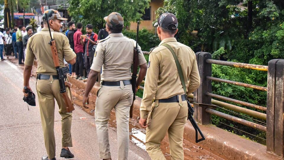 Skeleton, but no skull, found in Dharmasthala ‘mass burials' — What we ...