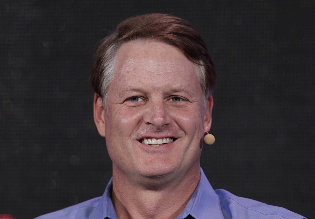 Stanford hires former Nike CEO John Donahoe as athletic director