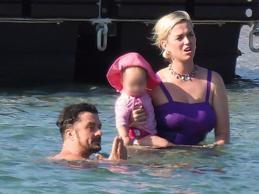 Orlando Bloom ya no se esconde: posa junto a su hija Daisy en la playa ...