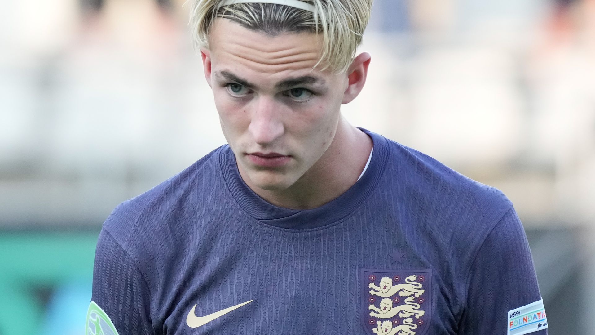 Official: Chelsea sign free agent youth winger Jesse Derry