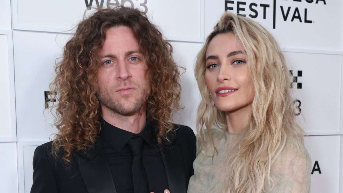 Paris Jackson Confirms She’s No Longer Engaged to Justin Long After ...