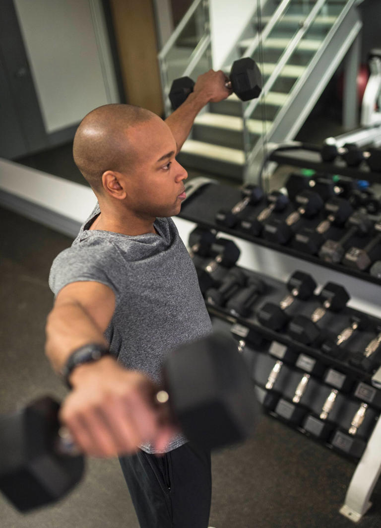 Breite Schultern: Trainingsplan für Männer mit Wirkung