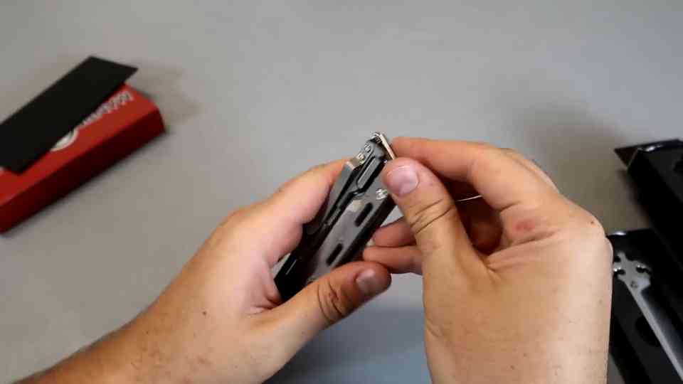 How historical, custom and vintage knives beat the mass market