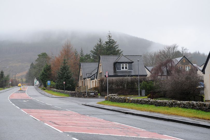 Police close A82 at Tyndrum following serious road crash