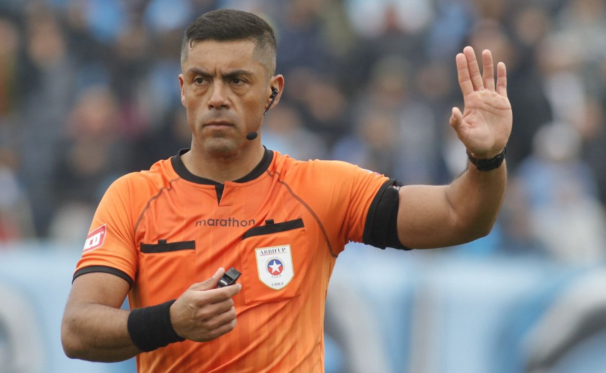 El castigo de la Comisión de Árbitros a Nicolás Gamboa por perdonar una roja a Alan Saldivia