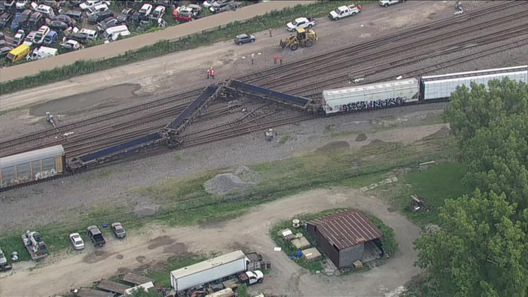 Metra BNSF trains back on the move after freight train derailment in Aurora