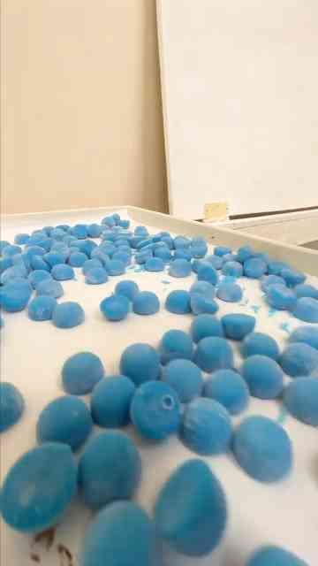 These Perfect Little Blue Creams to Melt Your Heart