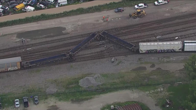 Metra BNSF trains back on the move after freight train derailment in Aurora